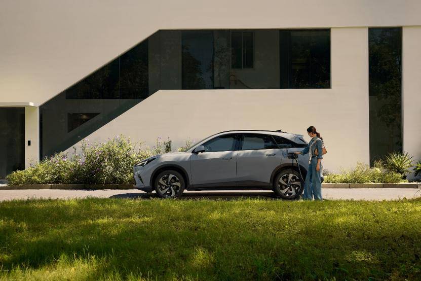 全新阿尔法T5上市：15万内唯一城市NOA SUV，双擎驱动重塑智能出行