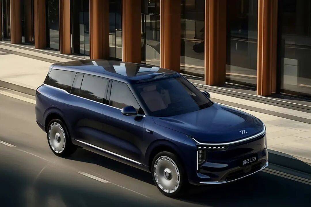 “陆家嘴大揽胜”智己LS9预售33.69万起：配热水喷淋、520线激光雷达_搜狐汽车_搜狐网