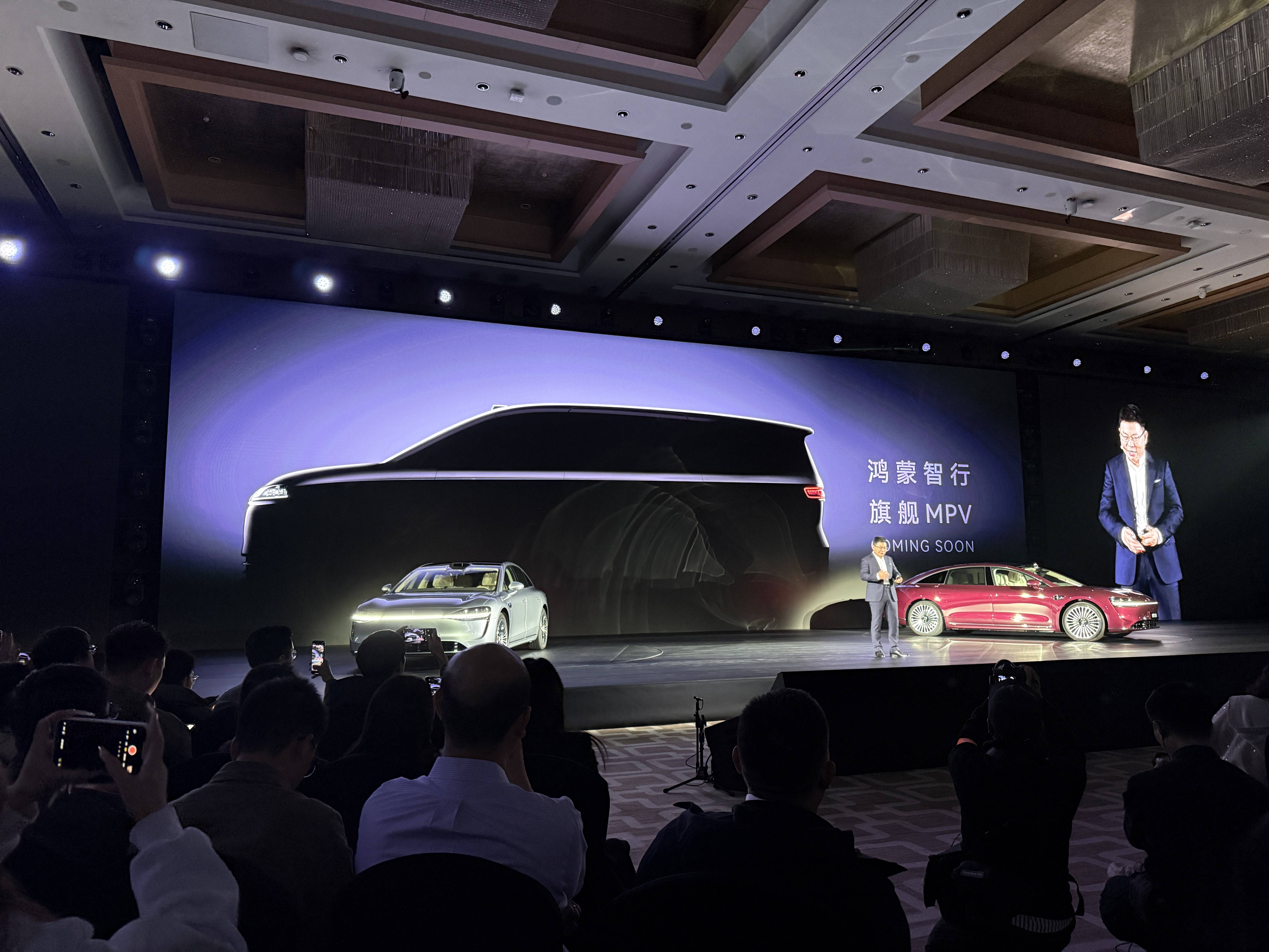 余承东重磅剧透：鸿蒙智行首款MPV要来了！全新享界S9 30.98万开卖_搜狐汽车_搜狐网