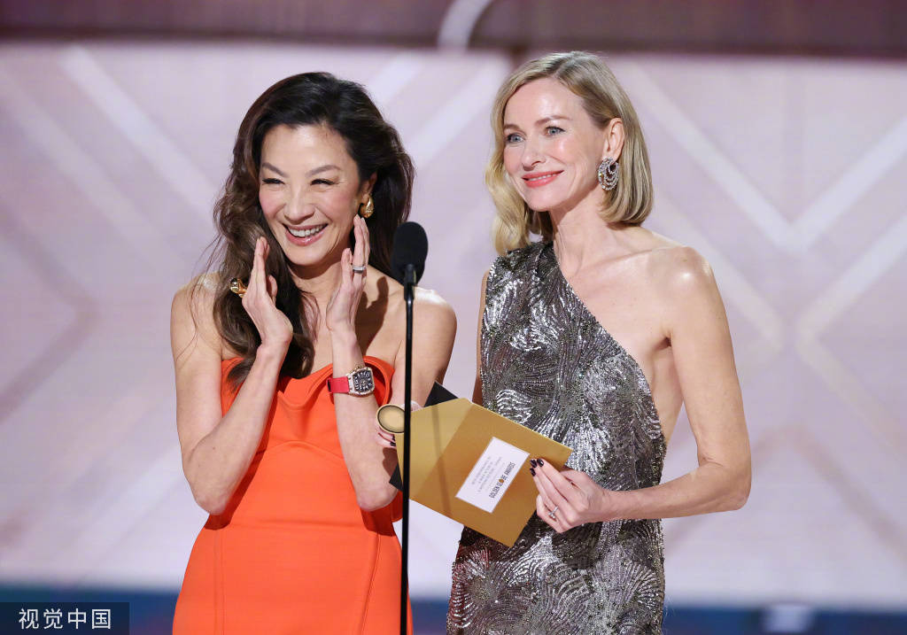 杨紫琼担任金球奖颁奖嘉宾 橙色长裙显优雅 -搜狐大视野-搜狐新闻