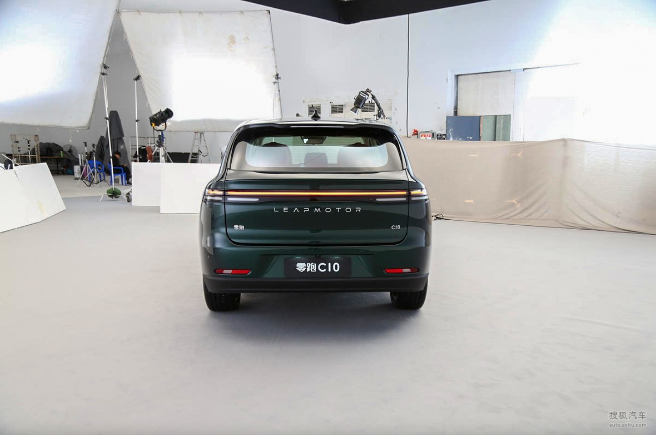 增程纯电可选/配8295芯片 零跑C10预售15.18万元起_搜狐汽车_搜狐网