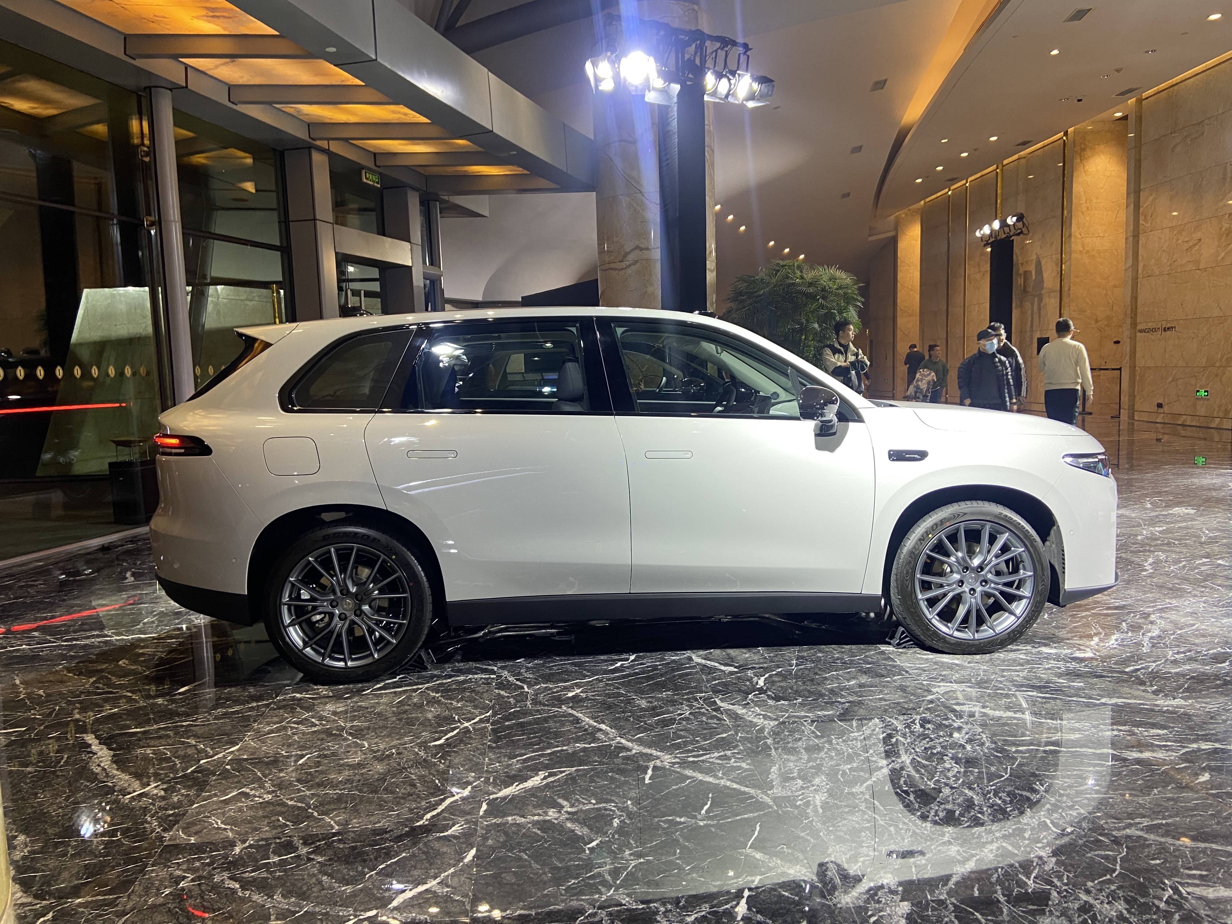 增程纯电可选/配8295芯片 零跑C10预售15.18万元起_搜狐汽车_搜狐网