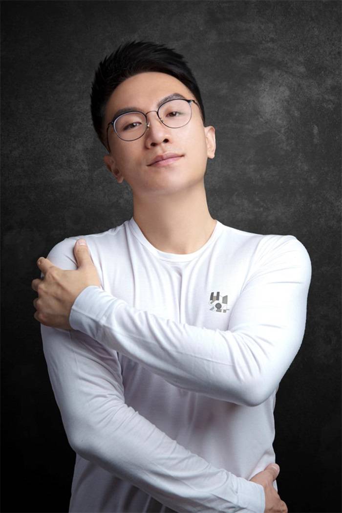 中国著名歌唱家万山红与旅美青年歌唱家EricHZ联手搭建中美文化民间交流的桥梁_艺术