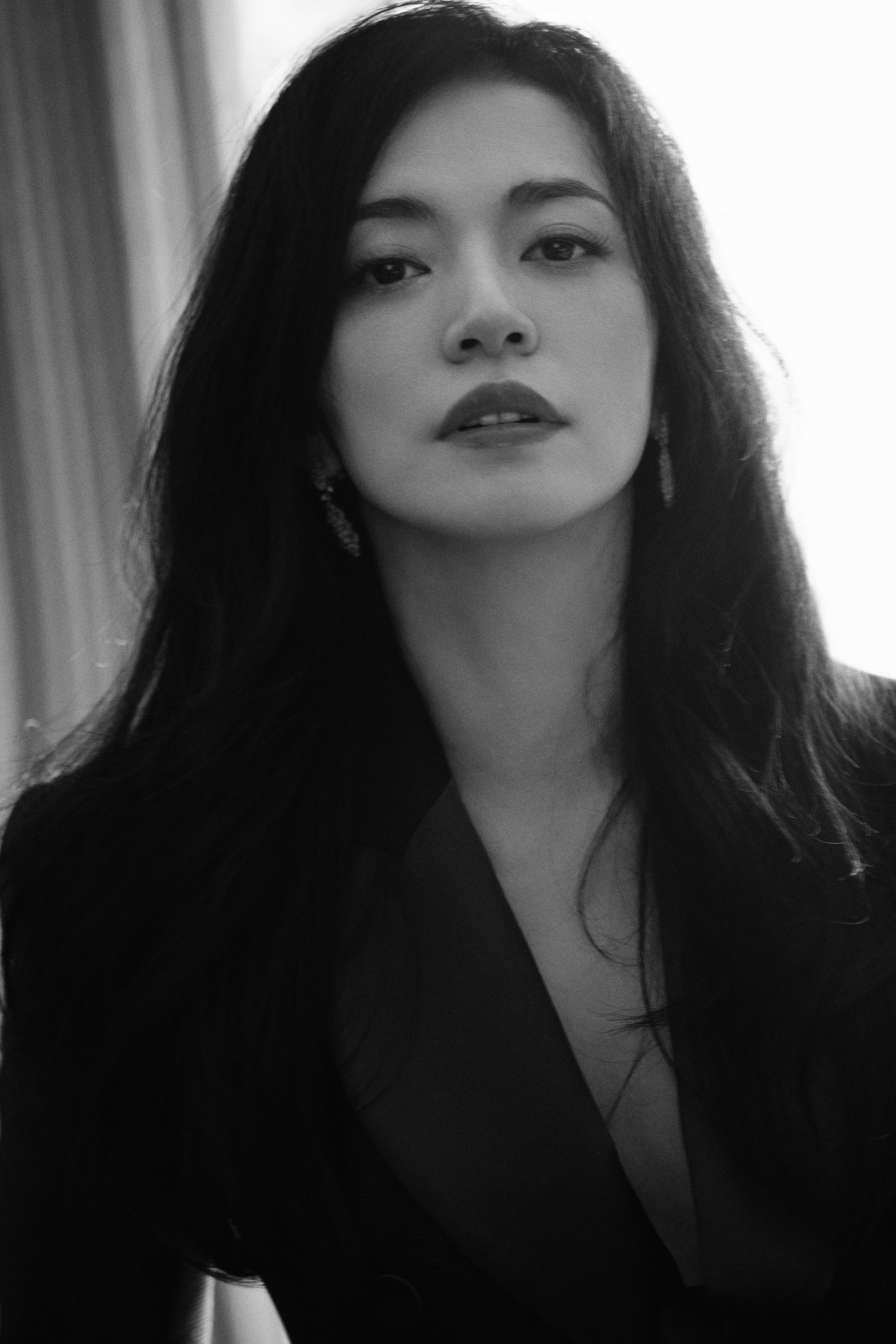 姚晨穿深v高开叉礼服大秀美腿 高挑修长比例完美 搜狐大视野 搜狐新闻