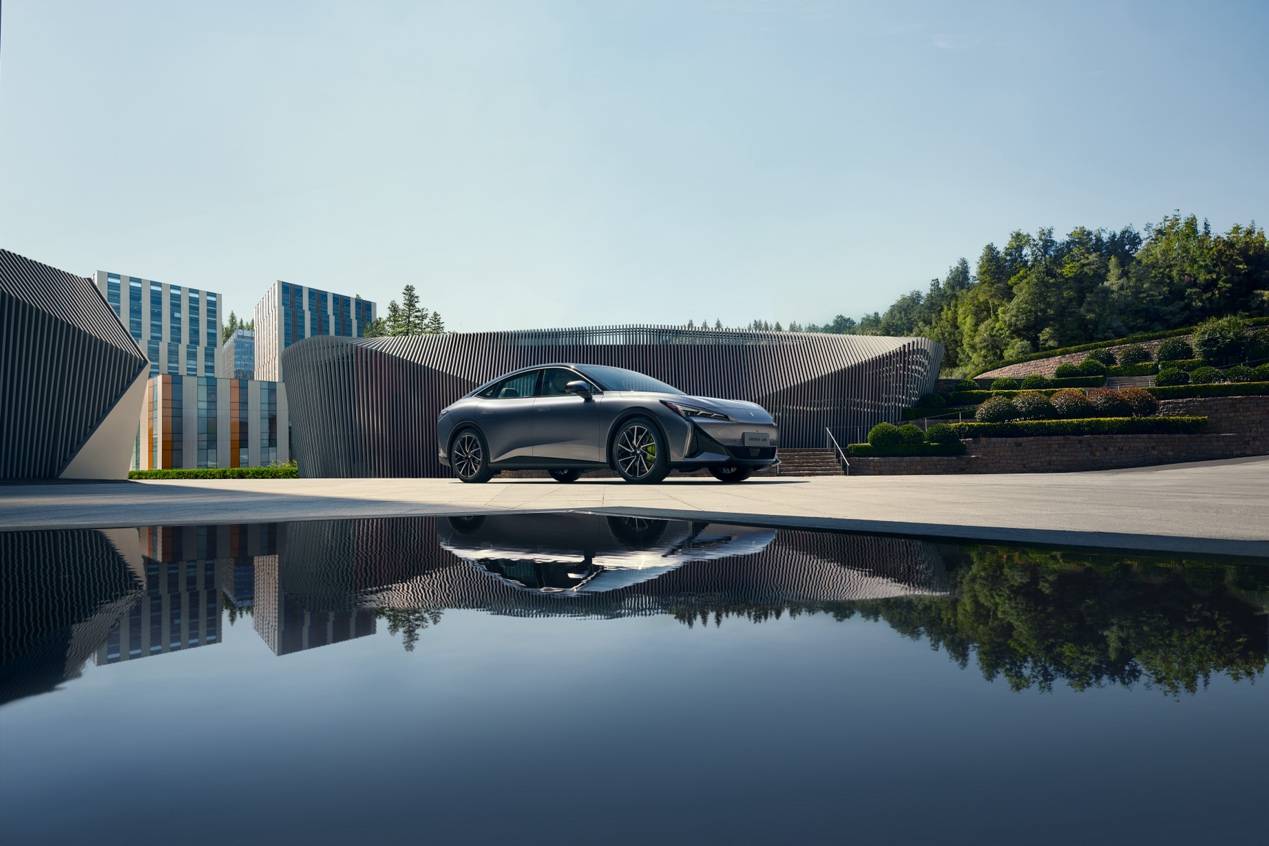 20万内唯一800V纯电轿车！极狐阿尔法S5上市限时15.18万元起售_搜狐汽车_搜狐网