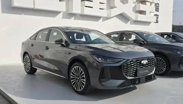 奇瑞风云A8L上市，1.5T插混系统+外放电，售价区间10.9914.99万元_搜狐汽车_搜狐网