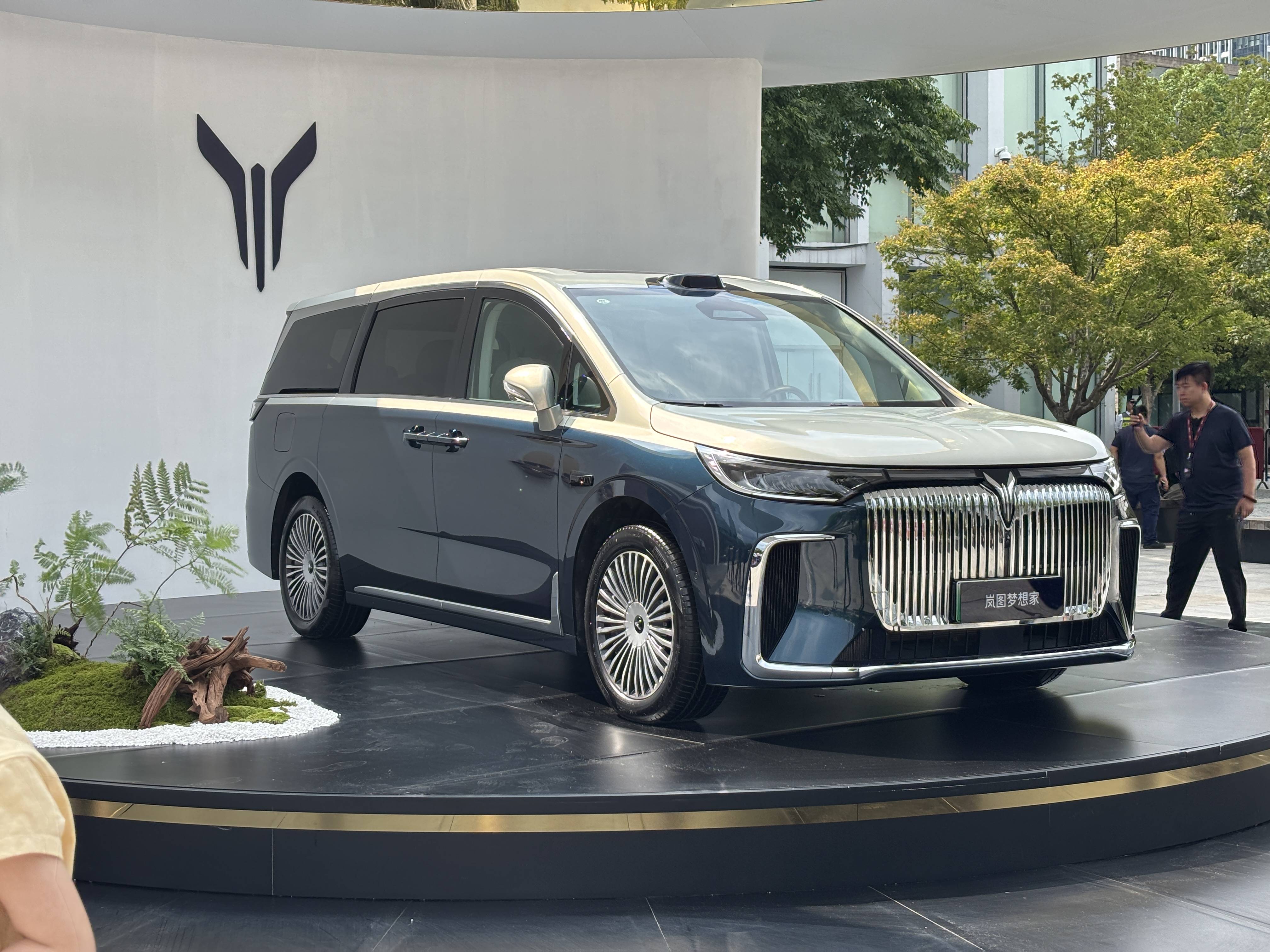 32.99万元起/升级800V+大电池 2026款岚图梦想家正式上市_搜狐汽车_搜狐网