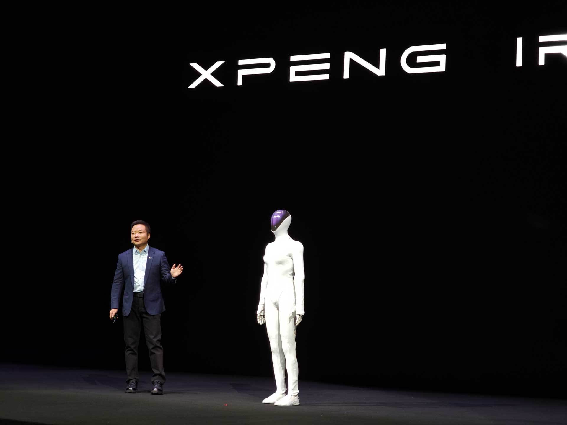 2025小鹏科技日：第二代VLA/Robotaxi/新一代IRON机器人/固定翼飞行汽车等发布_搜狐汽车_搜狐网