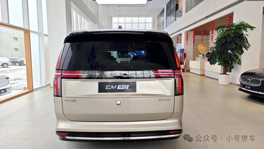 售价81.8万元/极氪009姊妹车 探店实拍沃尔沃EM90 毫无性价比？_搜狐汽车_搜狐网