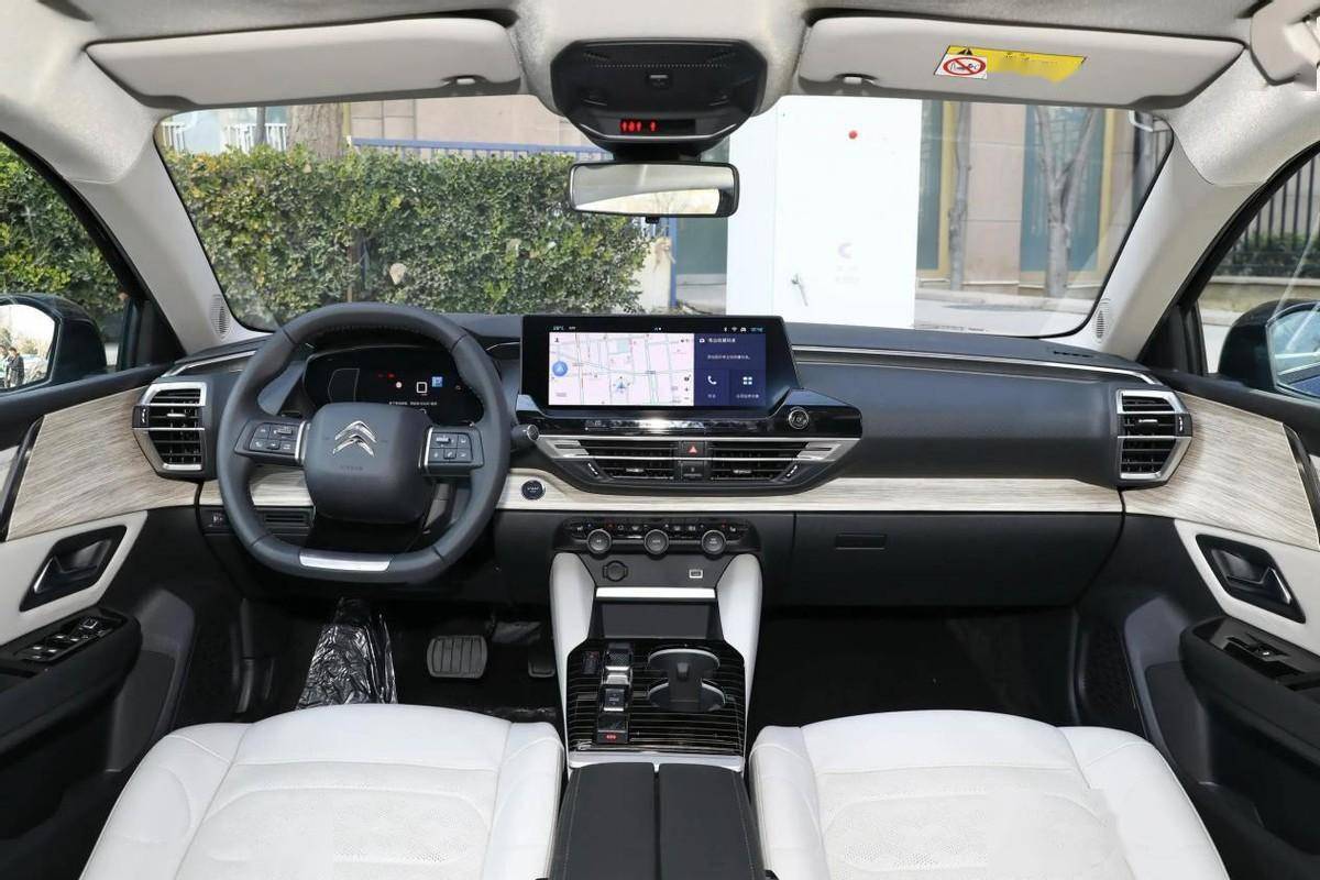 新款凡尔赛C5 X将上市，价格或下探，新增旅不凡版，标配1.6T+8AT_搜狐汽车_搜狐网