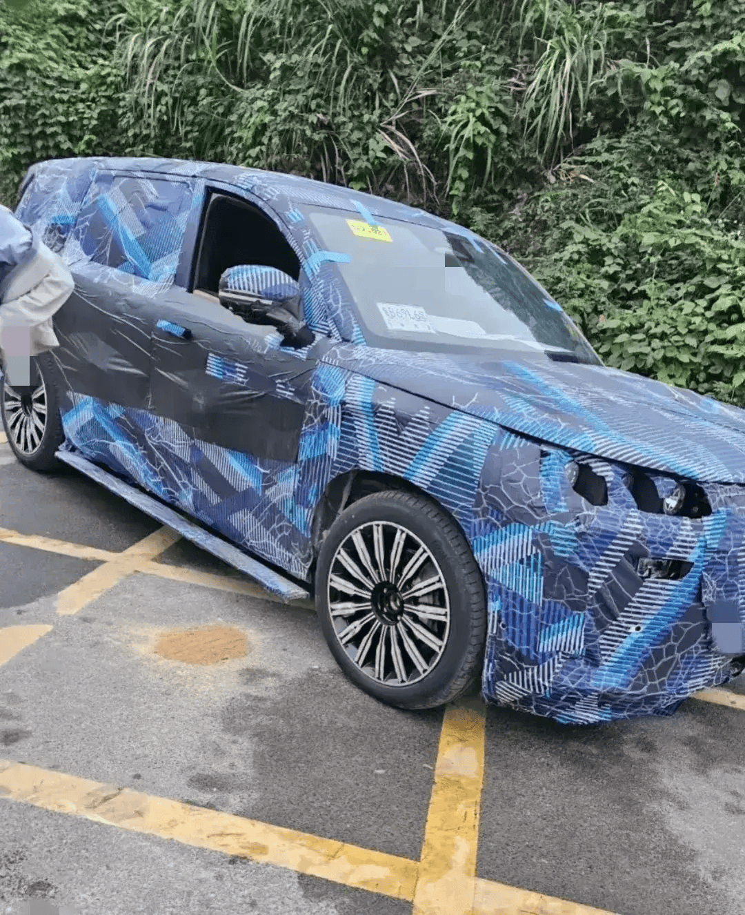 腾势N9大型SUV伪装车曝光，预计40万起售，下半年正式上市？_搜狐汽车_搜狐网