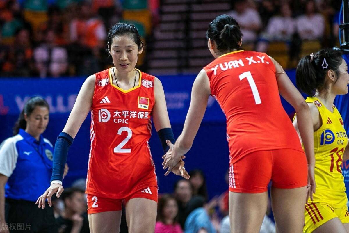 CCTV5+直播！中国女排vs世界第1，蔡斌3-0横扫即提前晋级总决赛_比赛_土耳其_指导