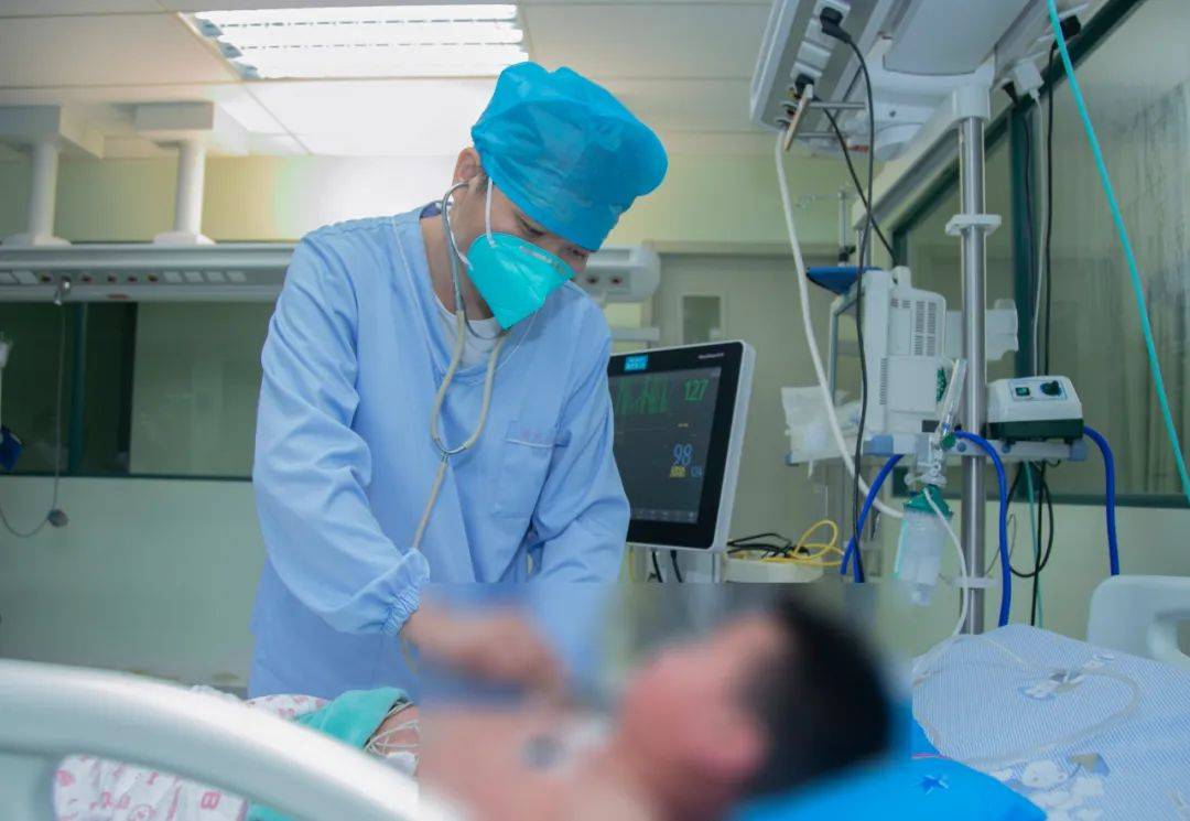 4岁男孩舔了一口，竟住进ICU！医生：它全身有毒！_华先生_植物_滴水