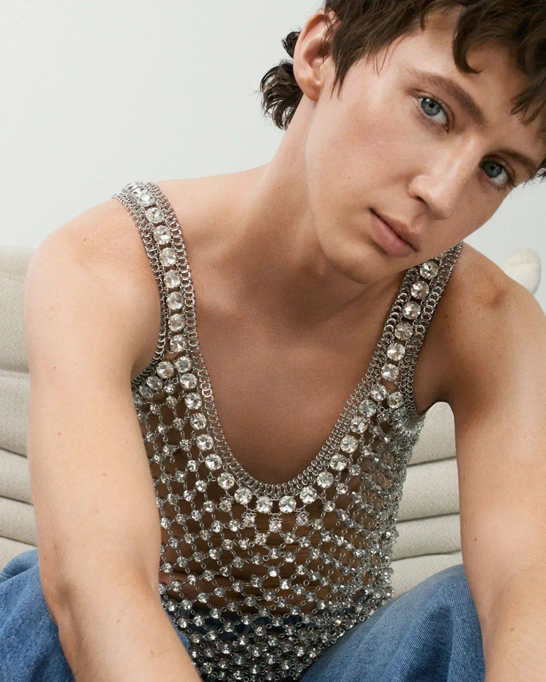 Troye Sivan 连续五年斩获美妆合约，商业价值巨大远超众多男歌手！_Rabanne_品牌_的设计