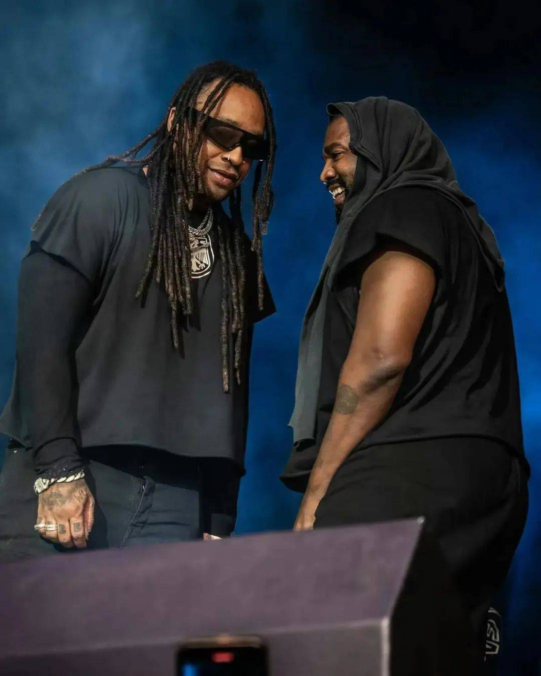 Kanye下月要来中国开演唱会！明年准备退休了......_消息_App_时间