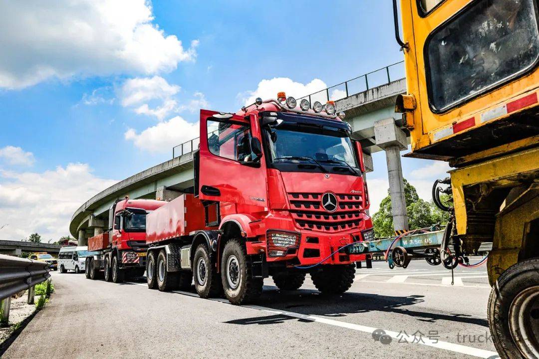 重庆最重电气设备运输 跟车体验梅赛德斯-奔驰Arocs 4863 SLT 8x8大件牵引车_搜狐汽车_搜狐网