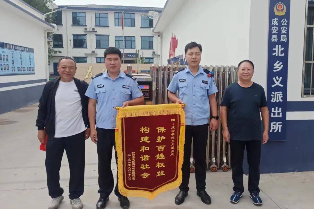 【我为群众办实事】公益放映员数码相机丢失，民警多方调查帮其找回_李先生_广场_李楷