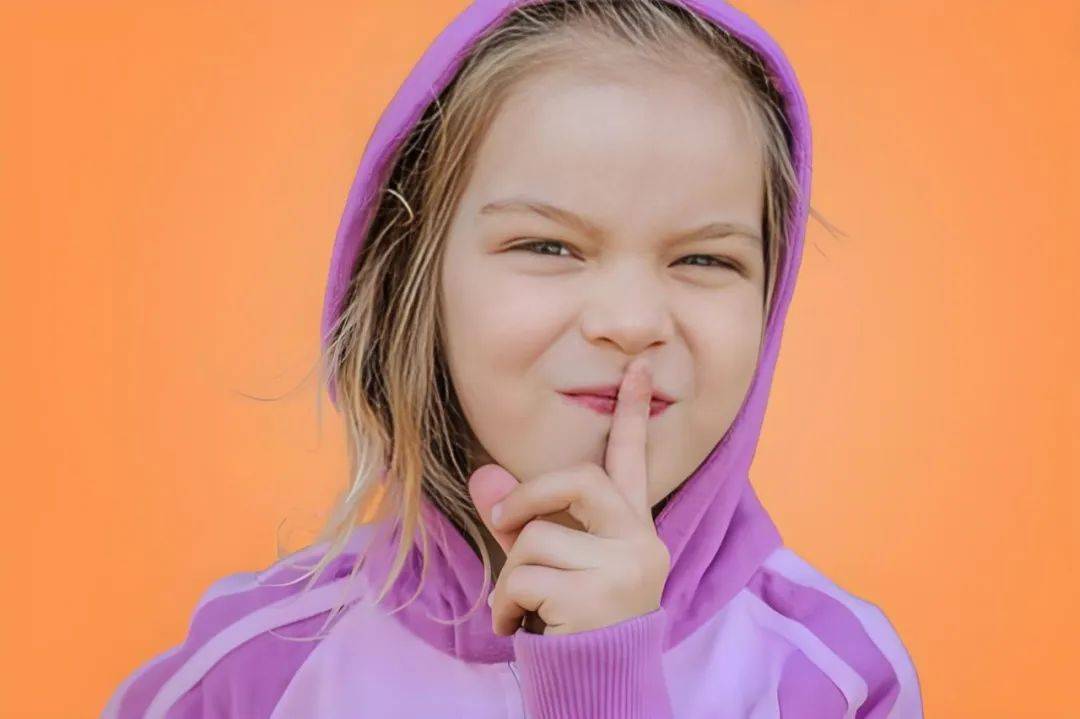 “等一下” 千万别再说 “wait a moment” ！真的很不礼貌！_请稍等_second_例句