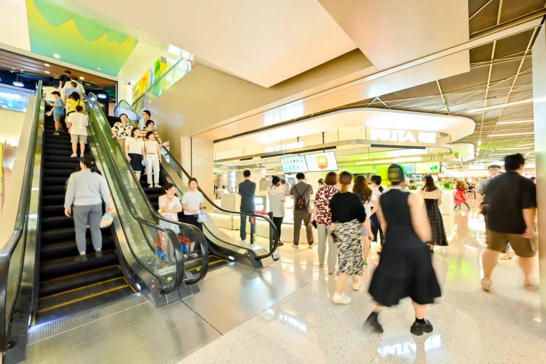 上海CP静安，南京西路「千亿商圈」的「新生」商业力 | iziRetail热点_客群_空间_定位