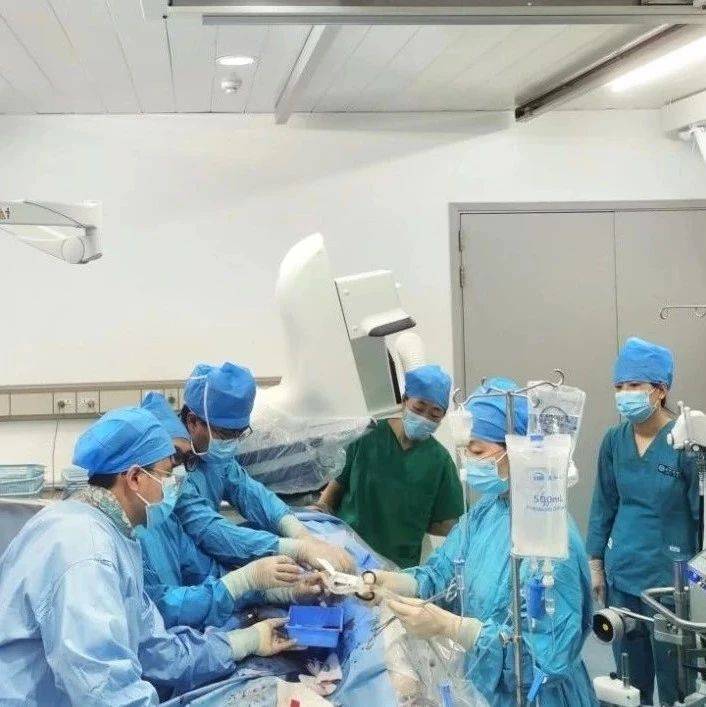 宣医新闻|宣武医院心脏内科首例ECMO辅助CHIP-PCI联合CRT-D术成功救治心肌缺血合并III°AVB重度心力衰竭患者_冠脉