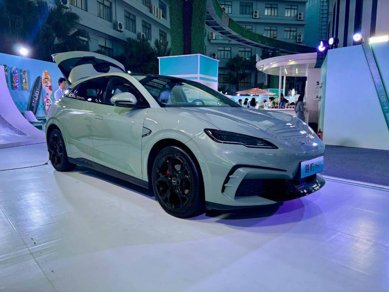 比亚迪海豹06GT上市，13.68万起，新爆款预定？