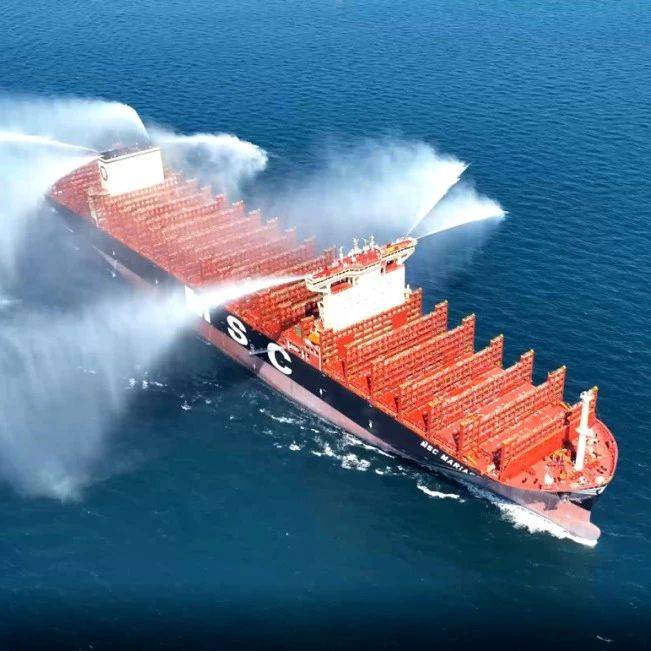 配备全球最大B型LNG燃料舱16000TEU集装箱船交付_造船_大连_双燃料