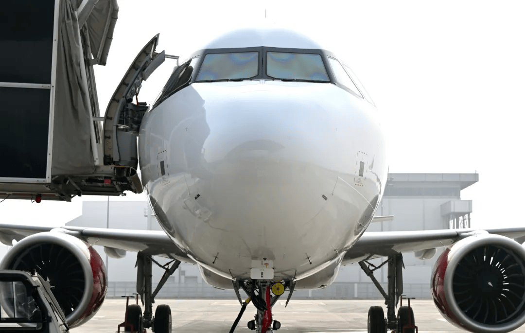 吉祥航空机队突破100架!_neo_注册号_机型