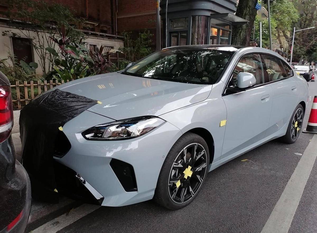 全新宝马M235L长轴版亮相：334马力超越A35，家族化设计再升级！_搜狐汽车_搜狐网