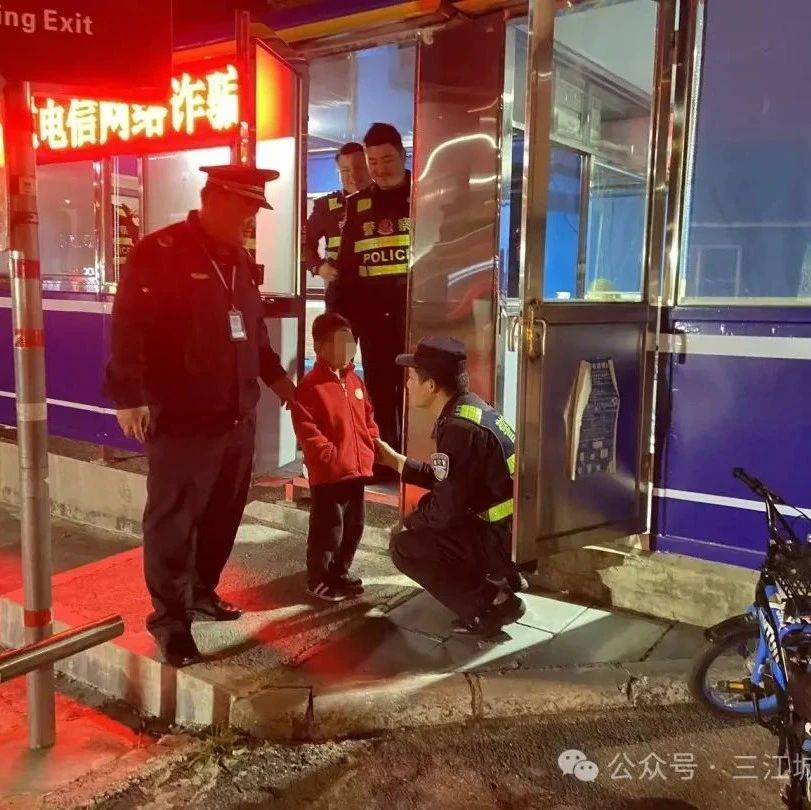 【城管环卫“好声音”】小孩走失街头 城管暖心帮助_执法_孩子_进行