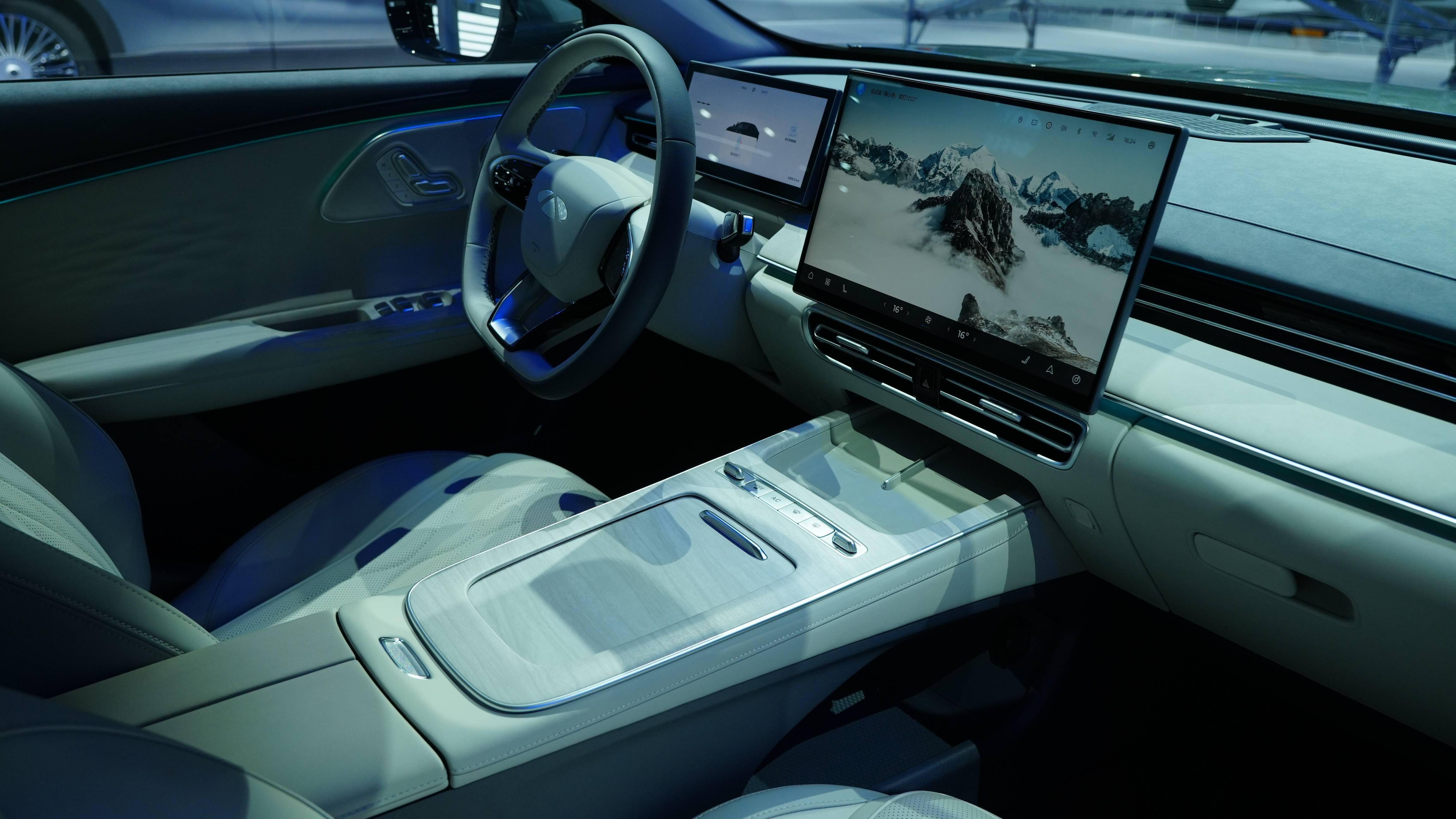 奇瑞风云A8L C-DM亮相广州车展，插混系统油耗仅1.01L！_搜狐汽车_搜狐网