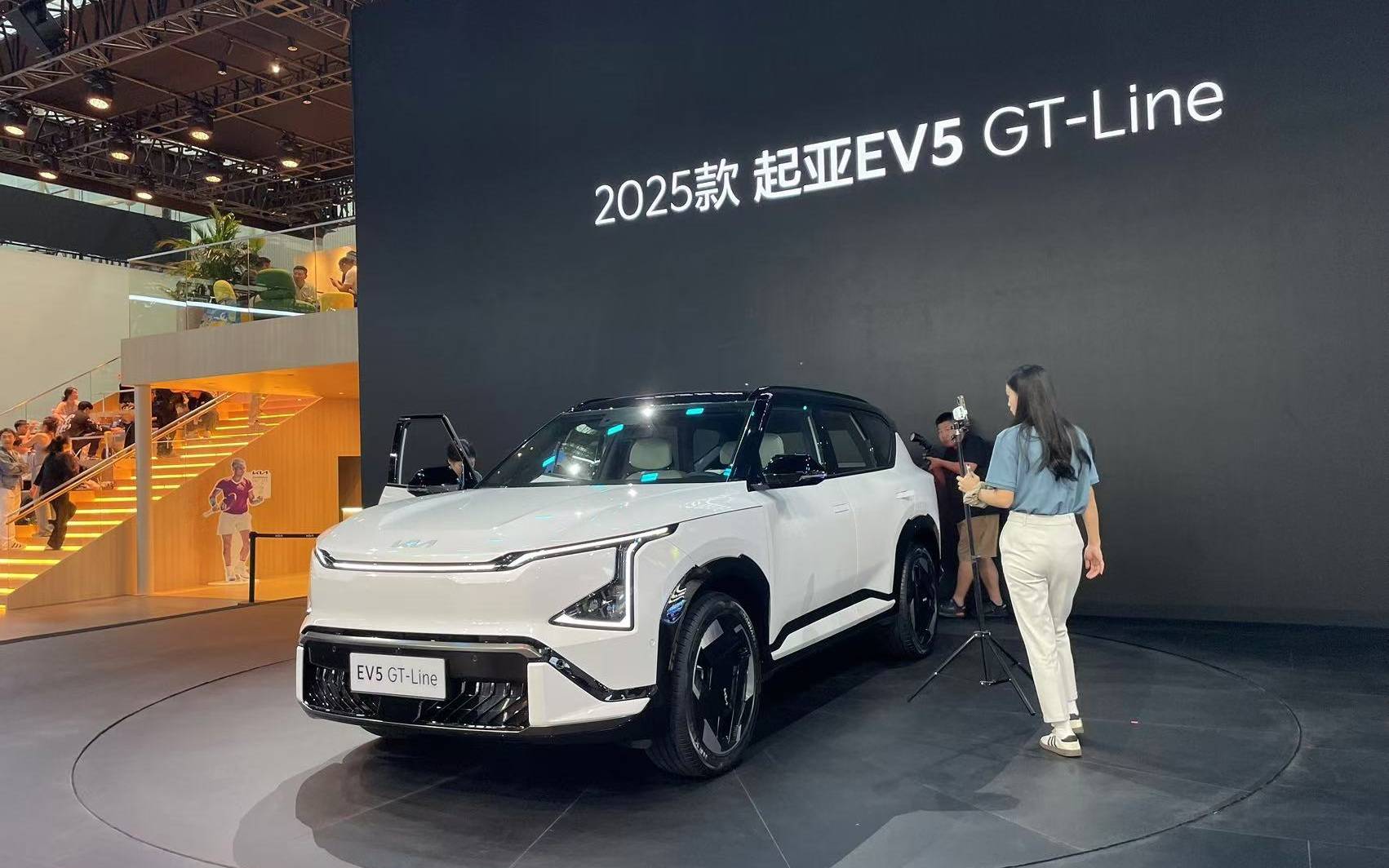 车展直击｜2025款起亚EV5上市，售价14.98万元起_搜狐汽车_搜狐网