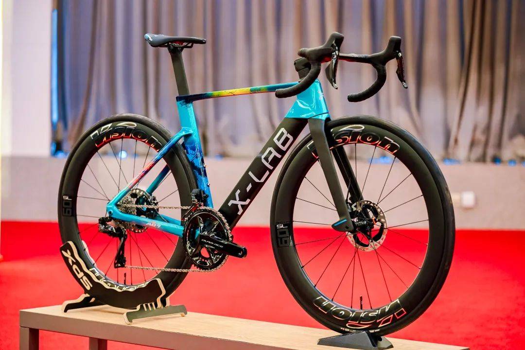 近距离欣赏喜德盛阿斯塔纳车队战车_设计_中国_自行车