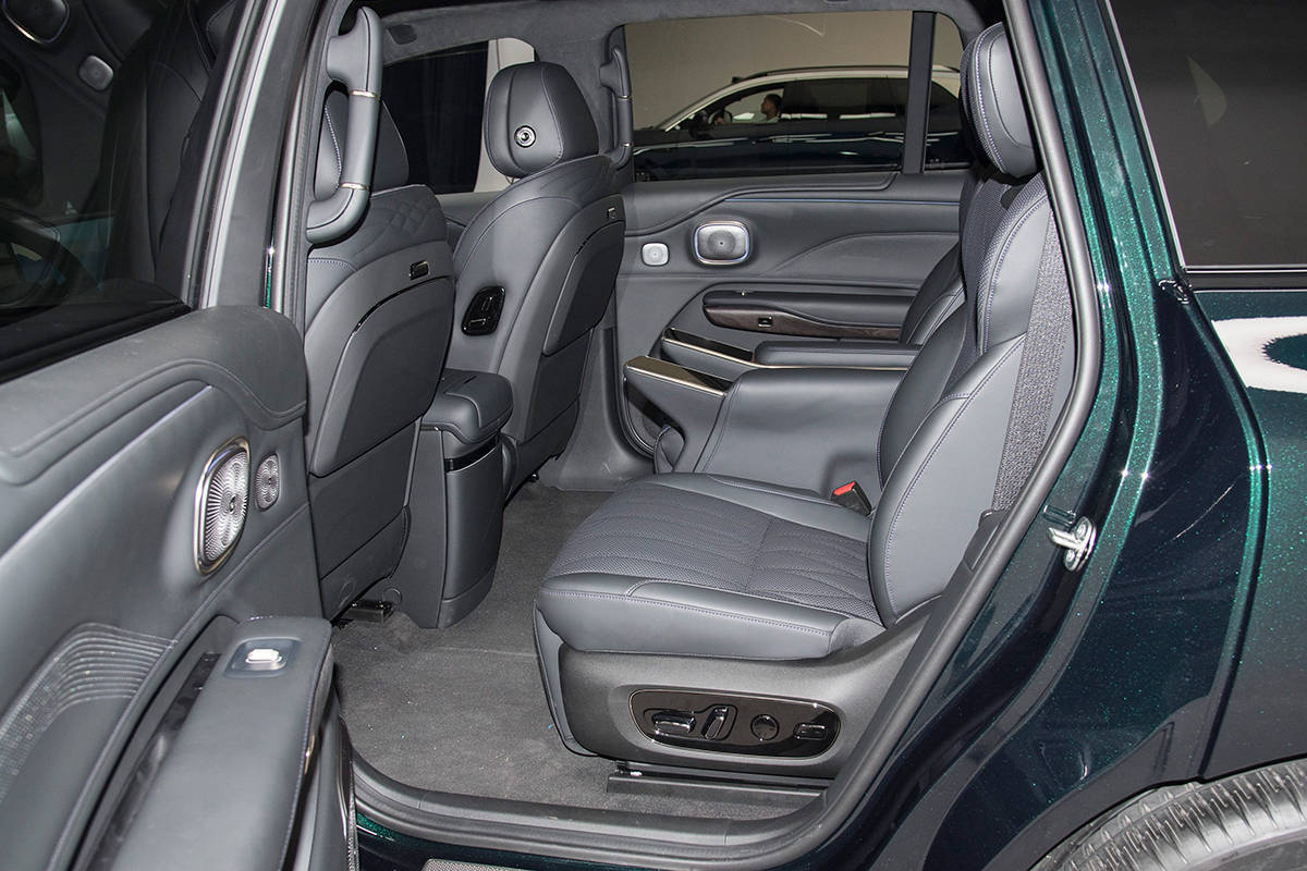 昊铂全新中大型SUV HL来袭，3月预售，能否撼动问界M8、理想L8地位？_搜狐汽车_搜狐网