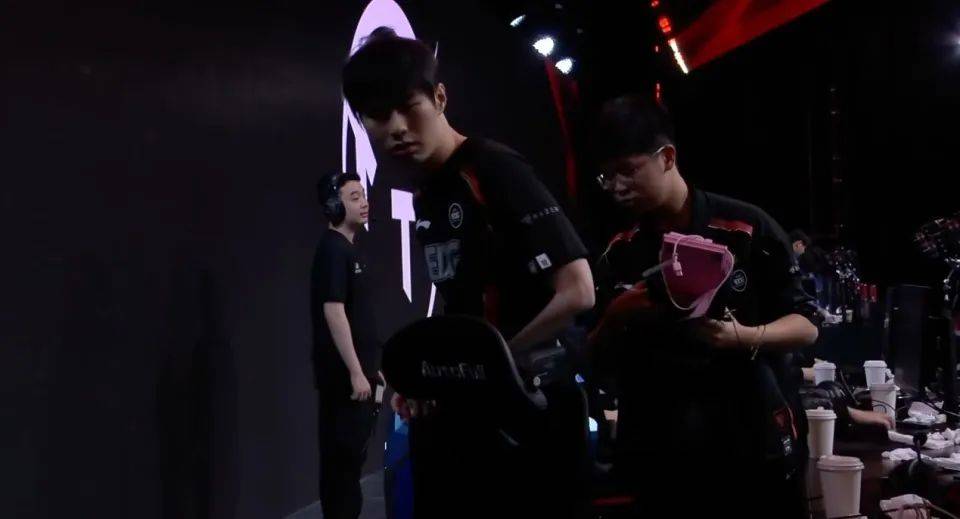 EDG光速淘汰，两大全华班遭重，TT成为最大黑马_比赛_方面_Angel