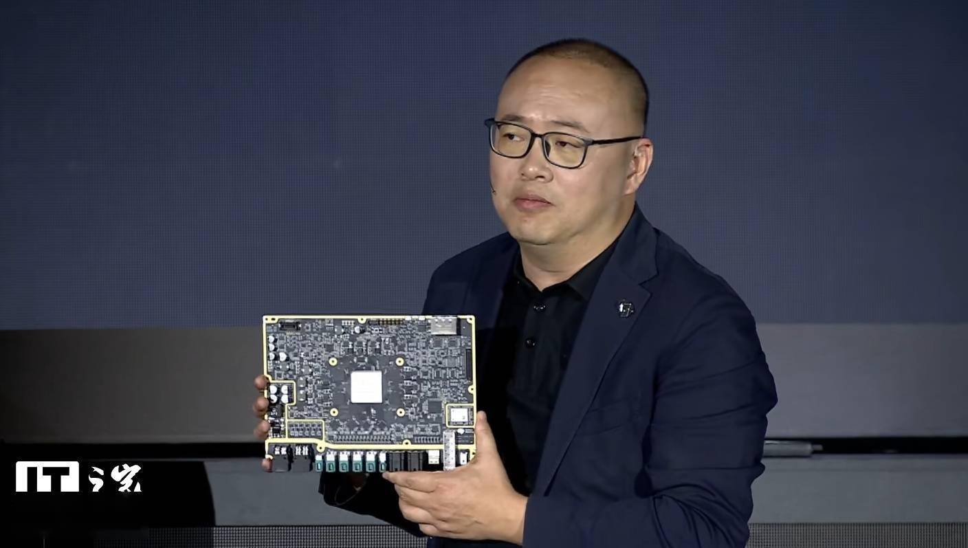 地平线征程6P域控制器震撼亮相：算力高达1000 TOPS，灵活升级新体验！_智能_芯片_搭载