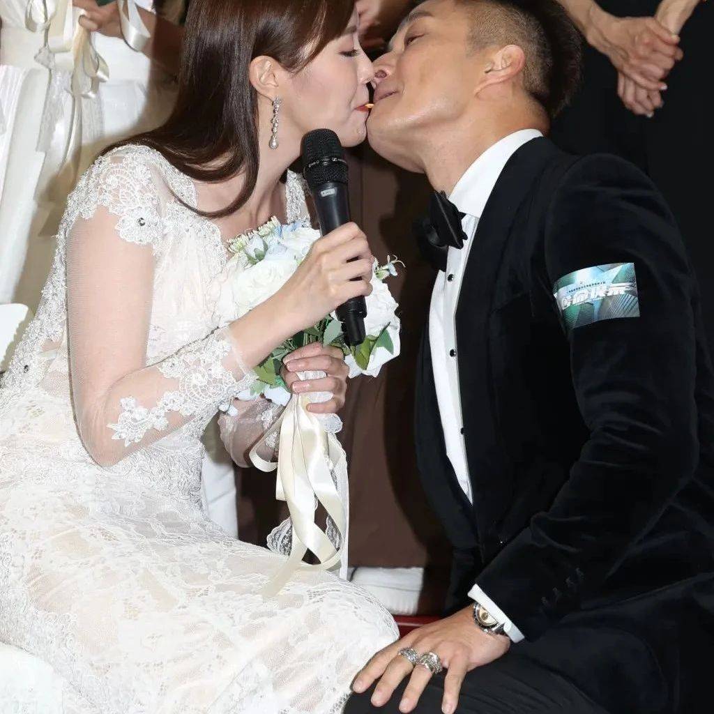 TVB力捧花旦被撮合和视帝儿子搞对象！穿婚纱性感亮相！坦言不介意姐弟恋_张振朗_刘佩玥_陈山聪