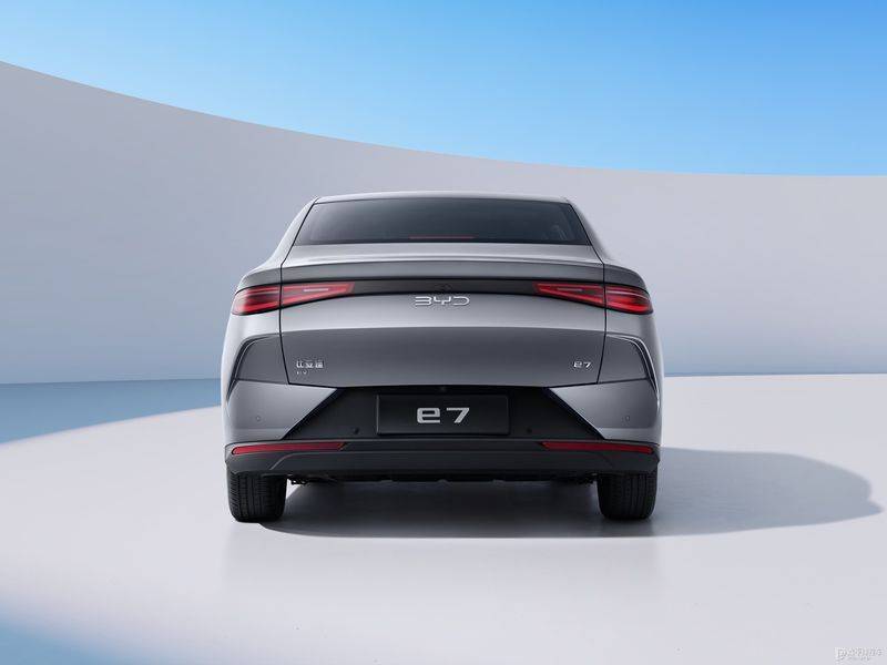 比亚迪e7纯电新车来袭，轴距近2.8米，续航最高达520km！-智能车-资讯-头部财经