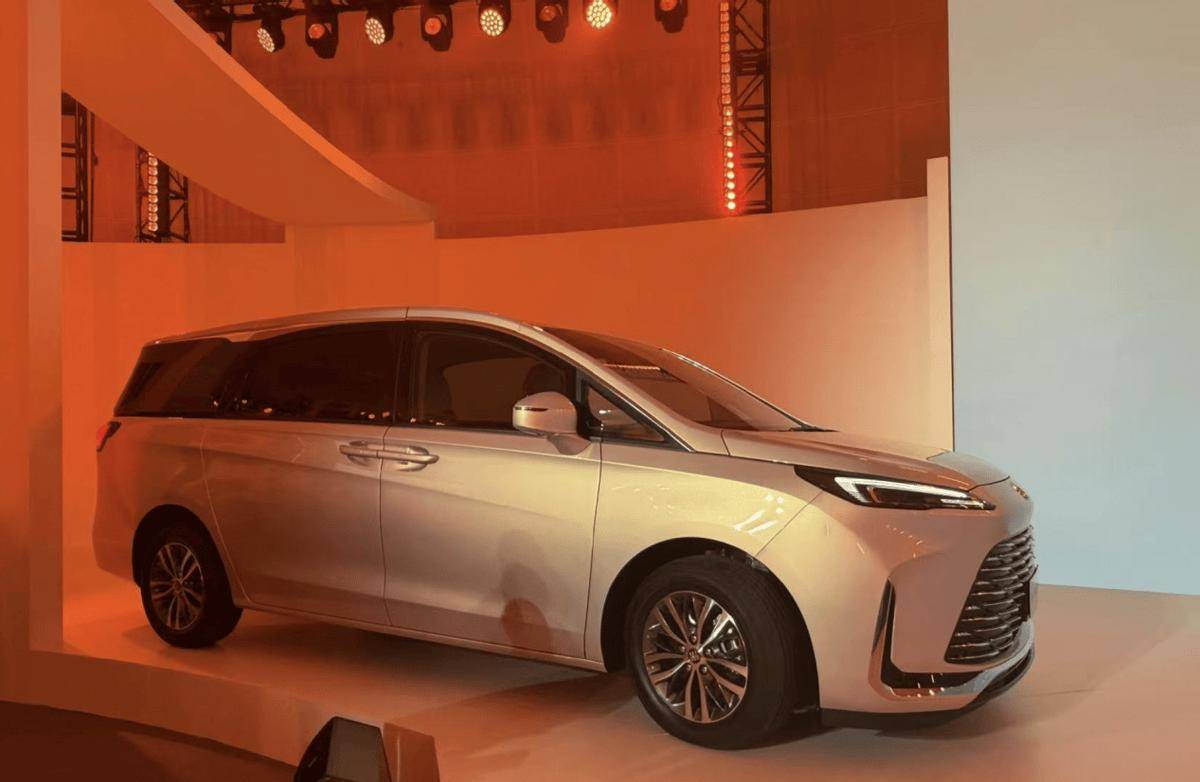 别克GL8陆上公务舱焕新上市，价格下探，MPV家族再添猛将？_搜狐汽车_搜狐网