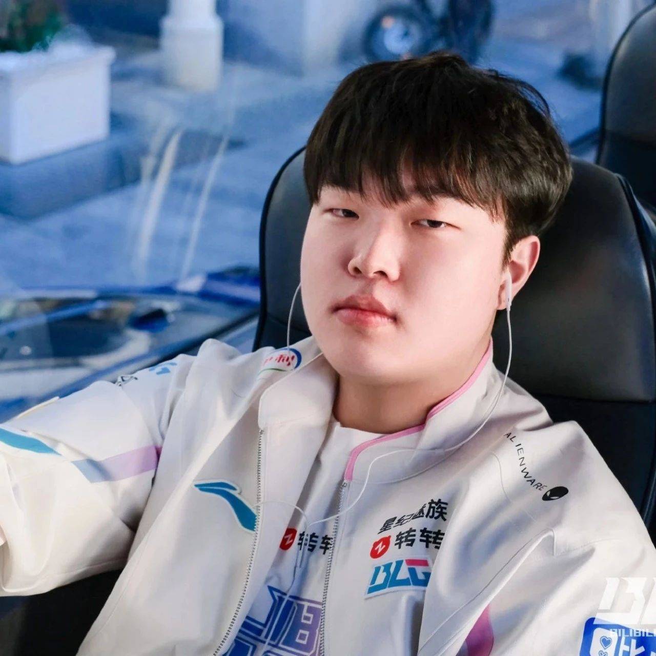 败给T1后，BLG官博沦陷！Bin采访怂了：下场打FLY，不好说谁会赢_bin_解说_选手
