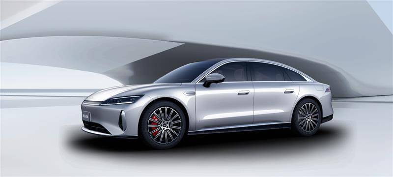 15万预算买中大型插混轿车，奇瑞风云A9L与吉利星耀8谁更值得入手？