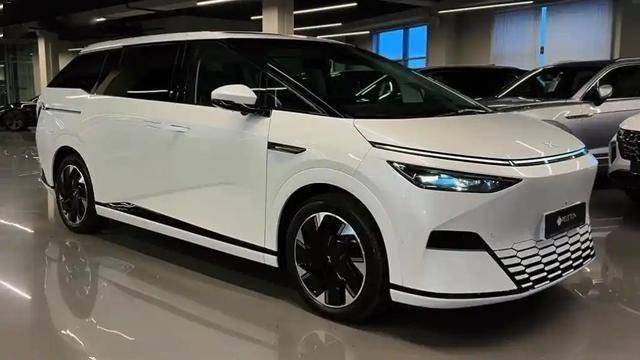 智能MPV闭眼选！全新小鹏X9，800V快充+航空座椅_搜狐汽车_搜狐网
