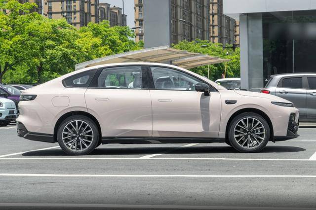 后驱+6.4秒破百+650km续航，带你深度体验零跑B01_搜狐汽车_搜狐网