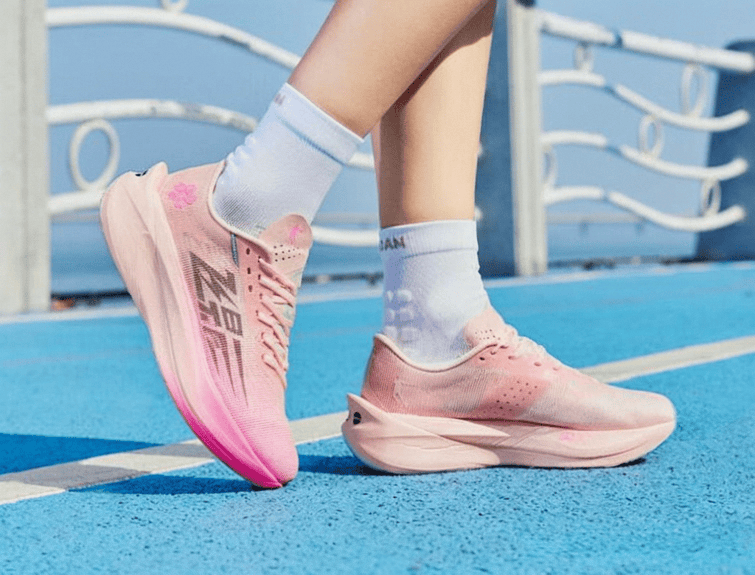 飞影PB4.0跑鞋深度测评：竞速利器的全新选择，能否助你突破极限？_训练_实测_性能