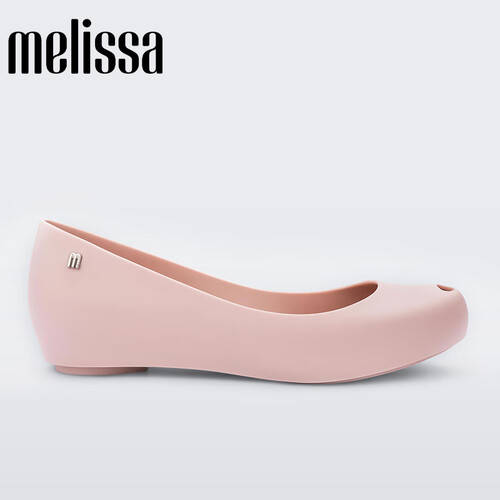 夏日时尚新宠——Melissa梅丽莎鱼嘴鞋，让你每一步都充满魅力_女性_季节_的设计