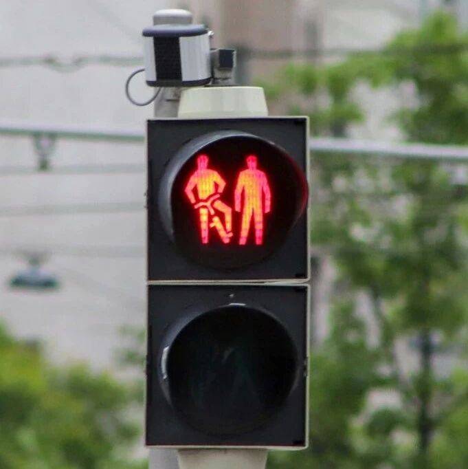 “闯红灯”的英语真的不是 break the red light ！_Example_ticket_马路