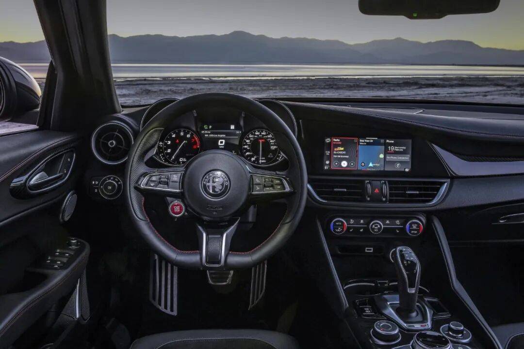 【召回】Stellantis召回2024 Alfa Romeo Giulia Quadrifoglio：大灯线束或导致故障