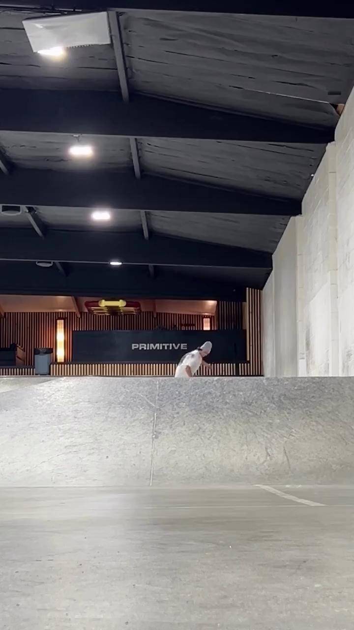 Torey Pudwill的Switch Ollie 飞一般的感觉！Venture支架 V桥 Ollie 滑板 滑板动作